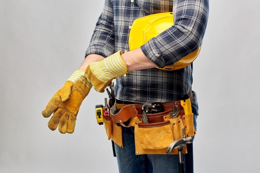 6 Best Construction Worker Uniform Items That Are Durable